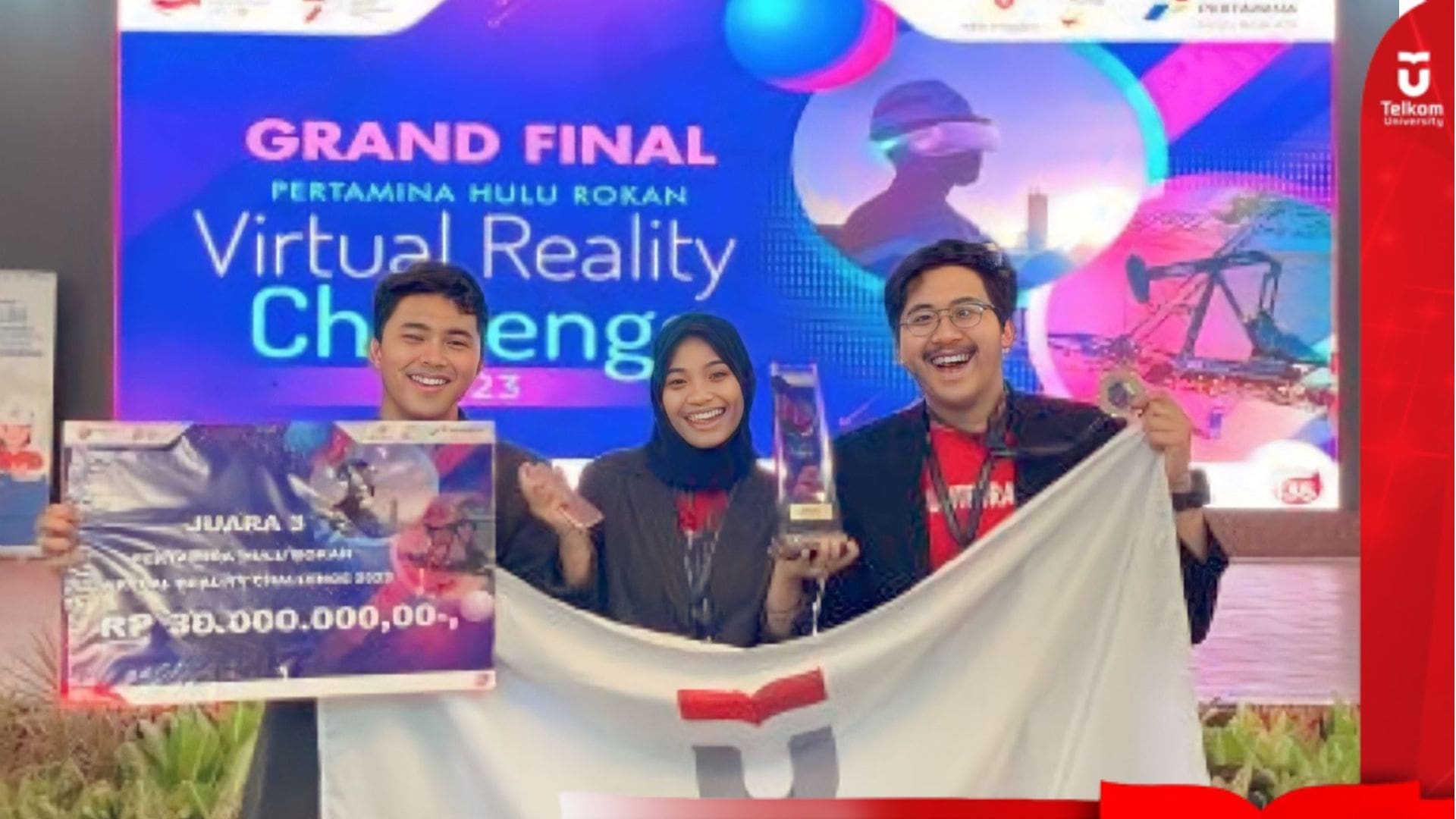 Mahasiswa Tel-U Raih Juara 3 Dalam Kompetisi Virtual Reality Challenge 2023 - Telkom University