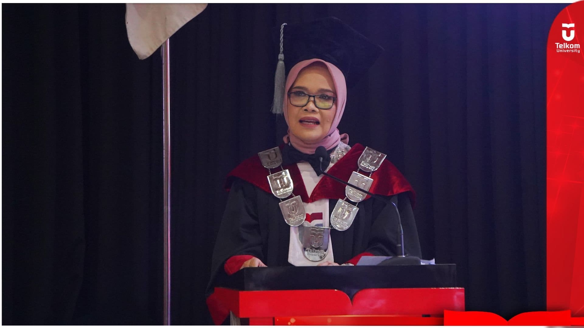 Resmi Menyandang Gelar Guru Besar, Prof. Dr. Farida Titik Kristanti ...